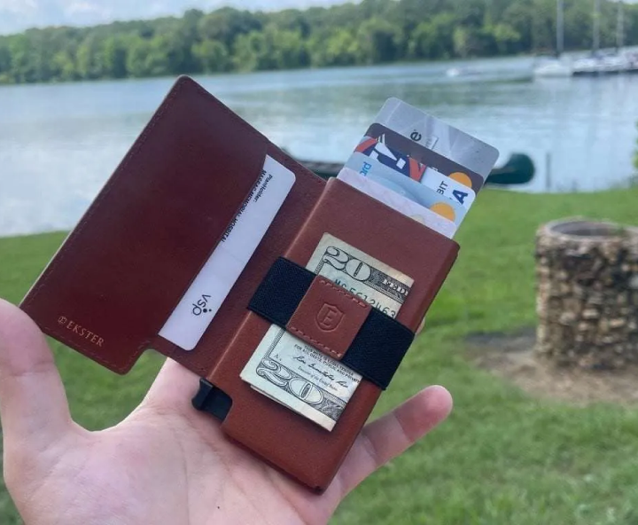 THIS WALLET GIVES YOU CONTROL
